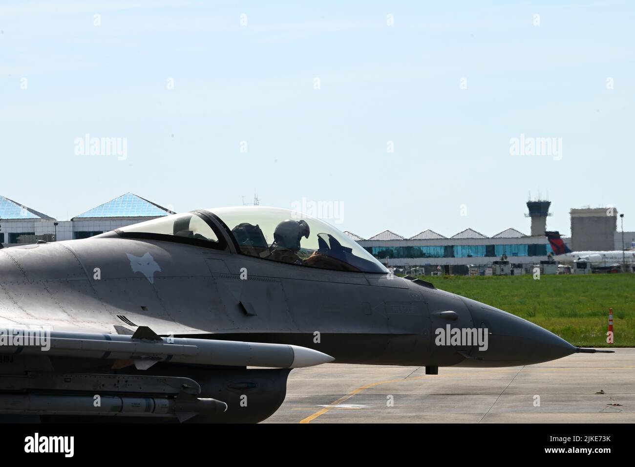 A U.S. Air Force F-16 Fighting Falcon from the South Carolina Air ...