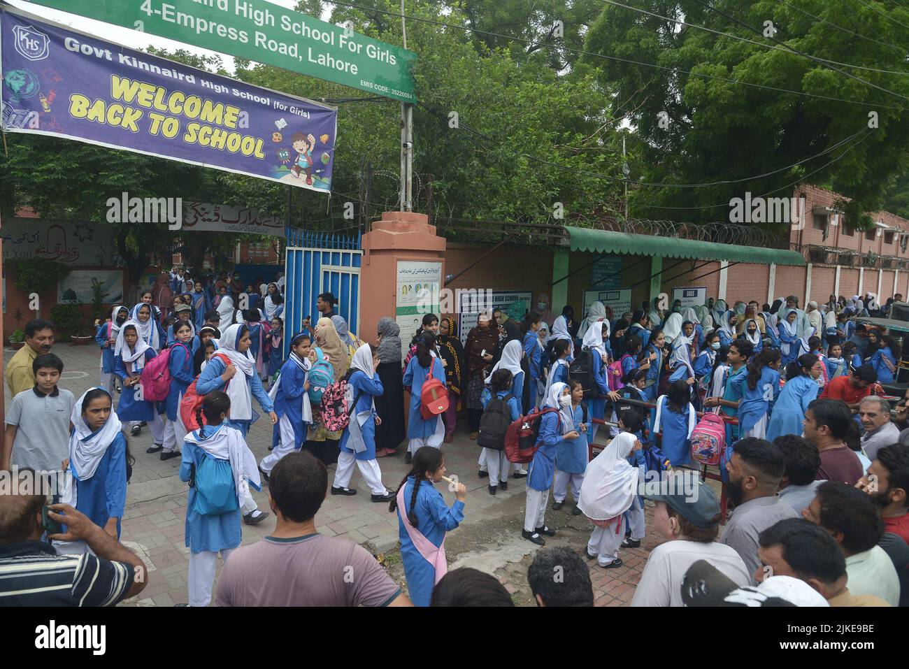 Lahore, Punjab, Pakistan. 1st Aug, 2022. Pakistani students leaving ...