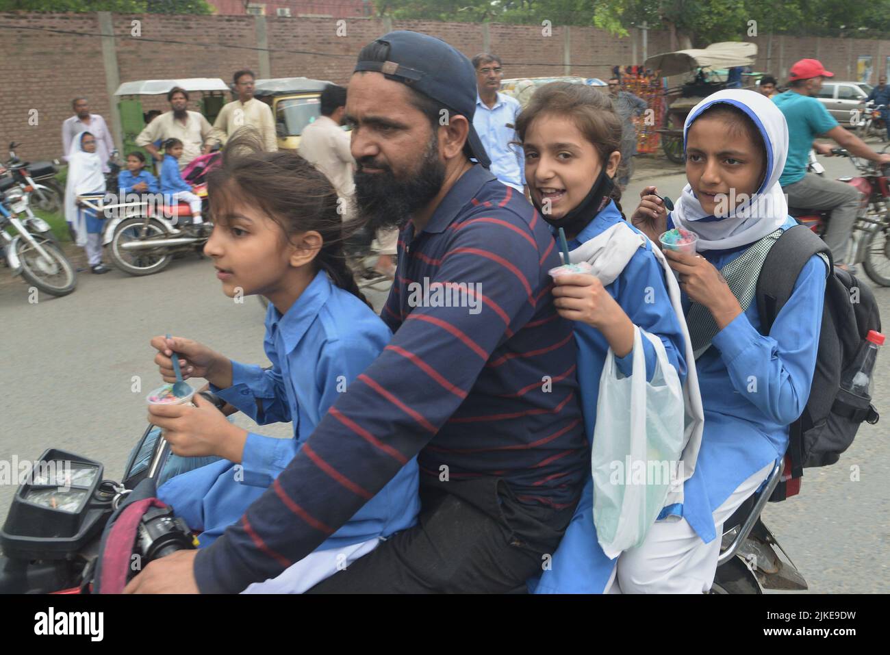 Lahore, Punjab, Pakistan. 1st Aug, 2022. Pakistani students leaving ...