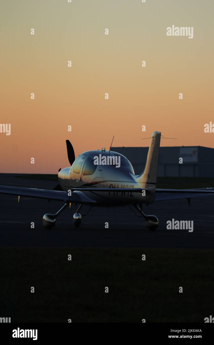 Cirrus sr22 hi-res stock photography and images - Alamy