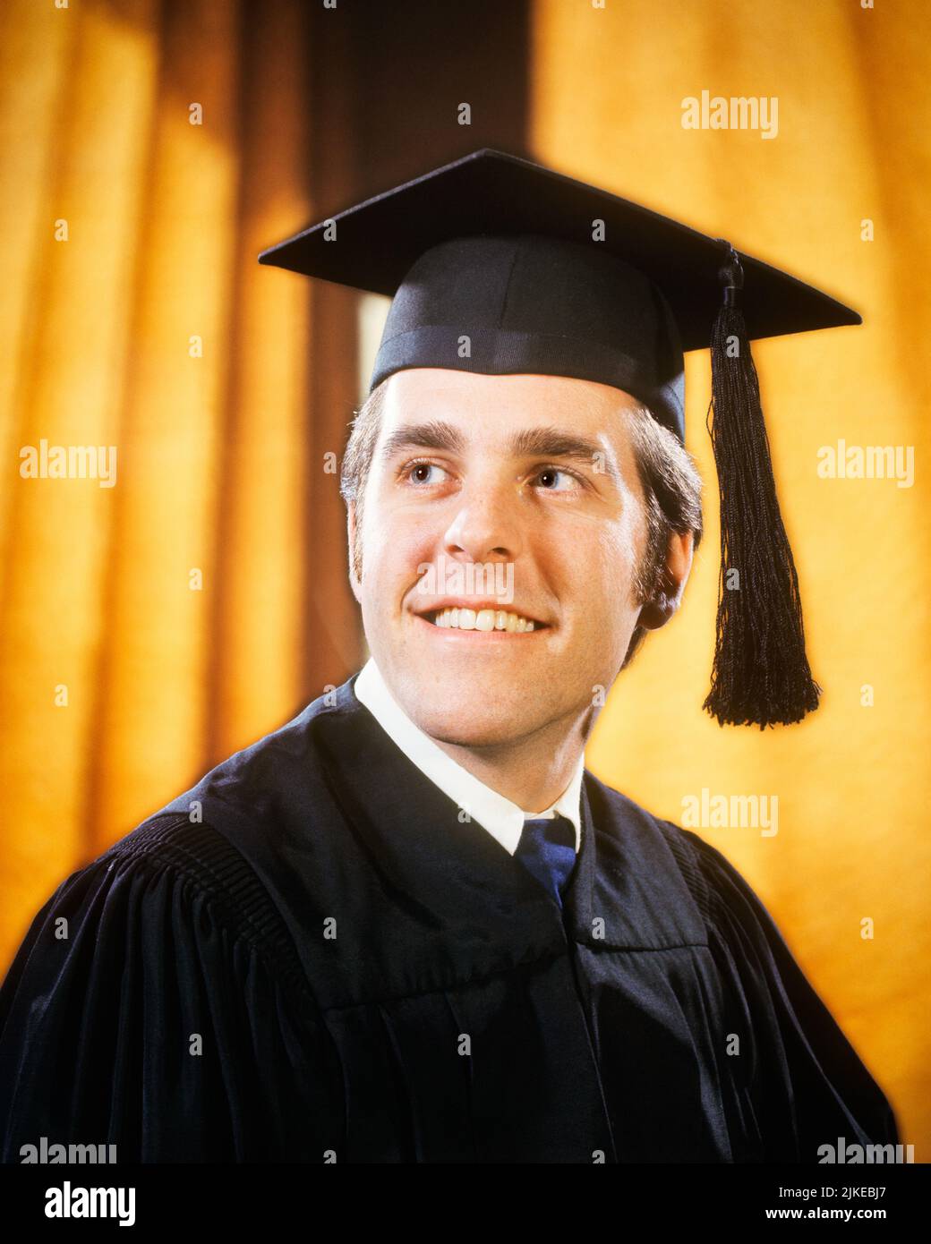 1970s SMILING BRUNETTE MAN COLLEGE GRADUATE WEARING GRADUATION CAP AND ...