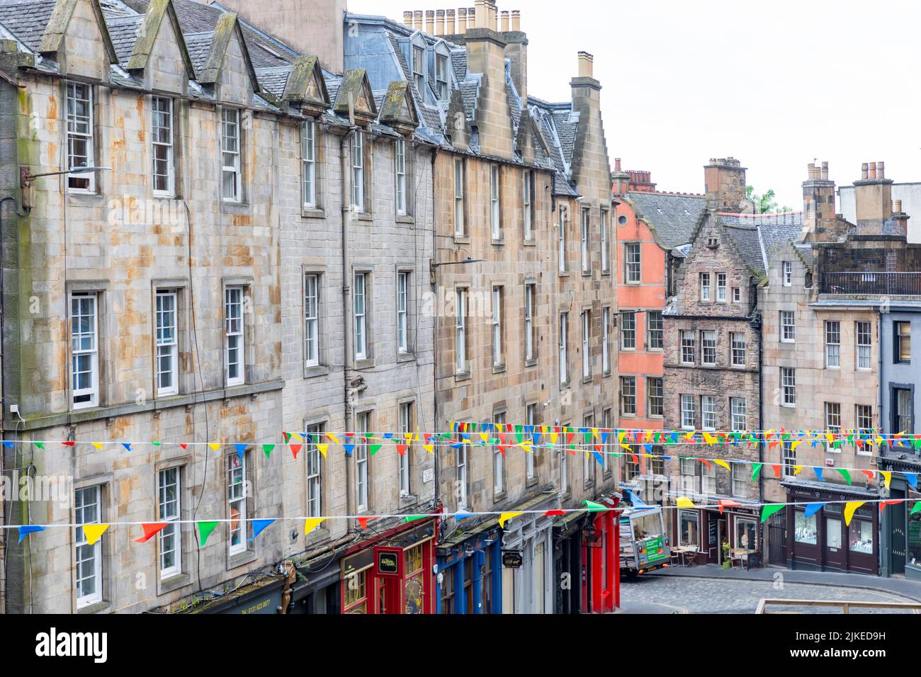 Victoria Street in Edinburgh old town, colourful shopfronts, building ...