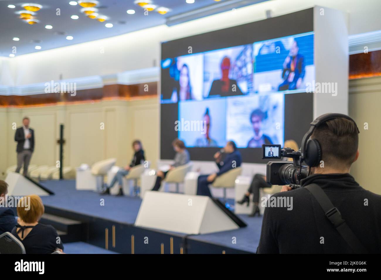 Cameraman stage hi-res stock photography and images - Alamy