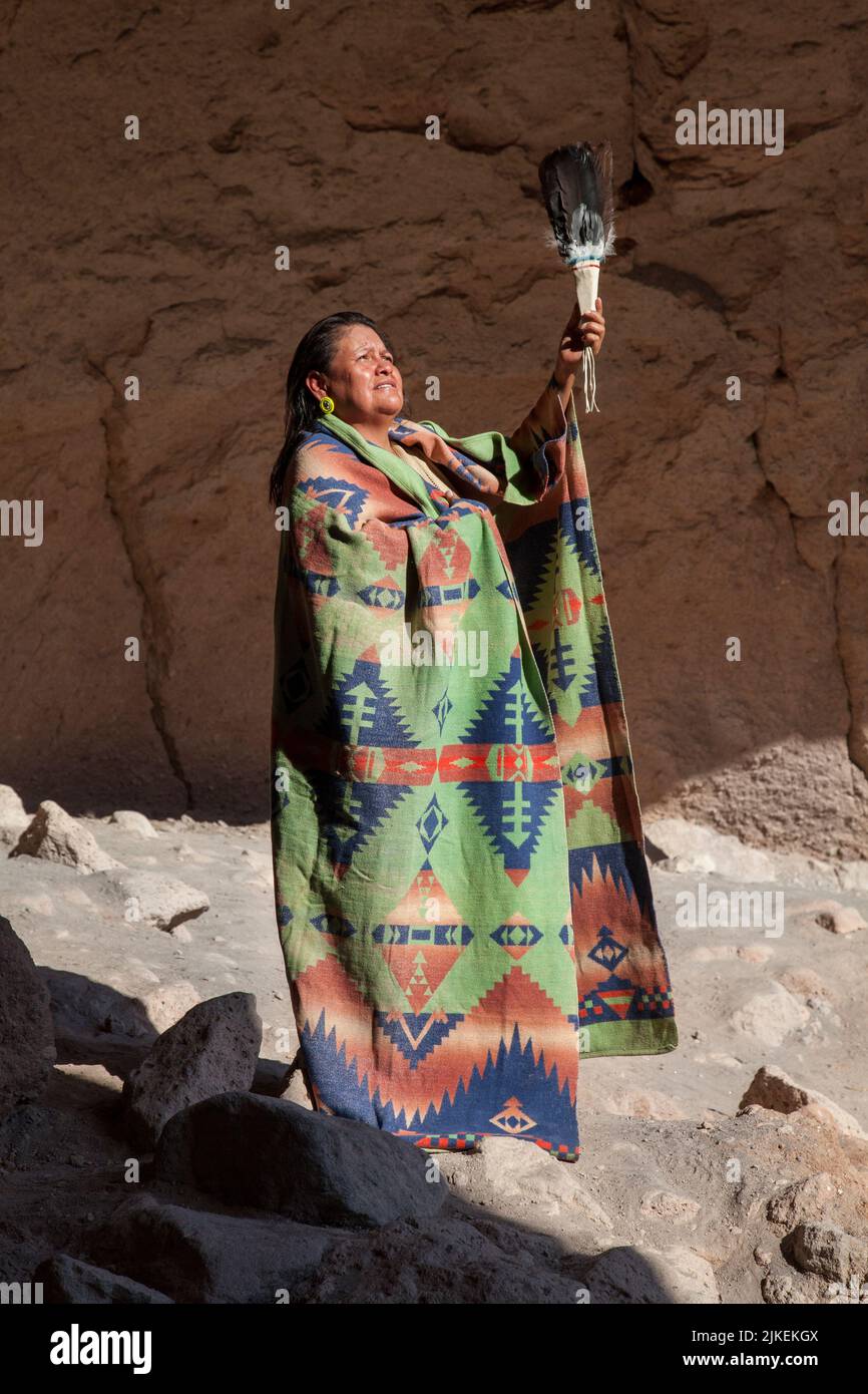 Sioux indian woman hi-res stock photography and images - Alamy