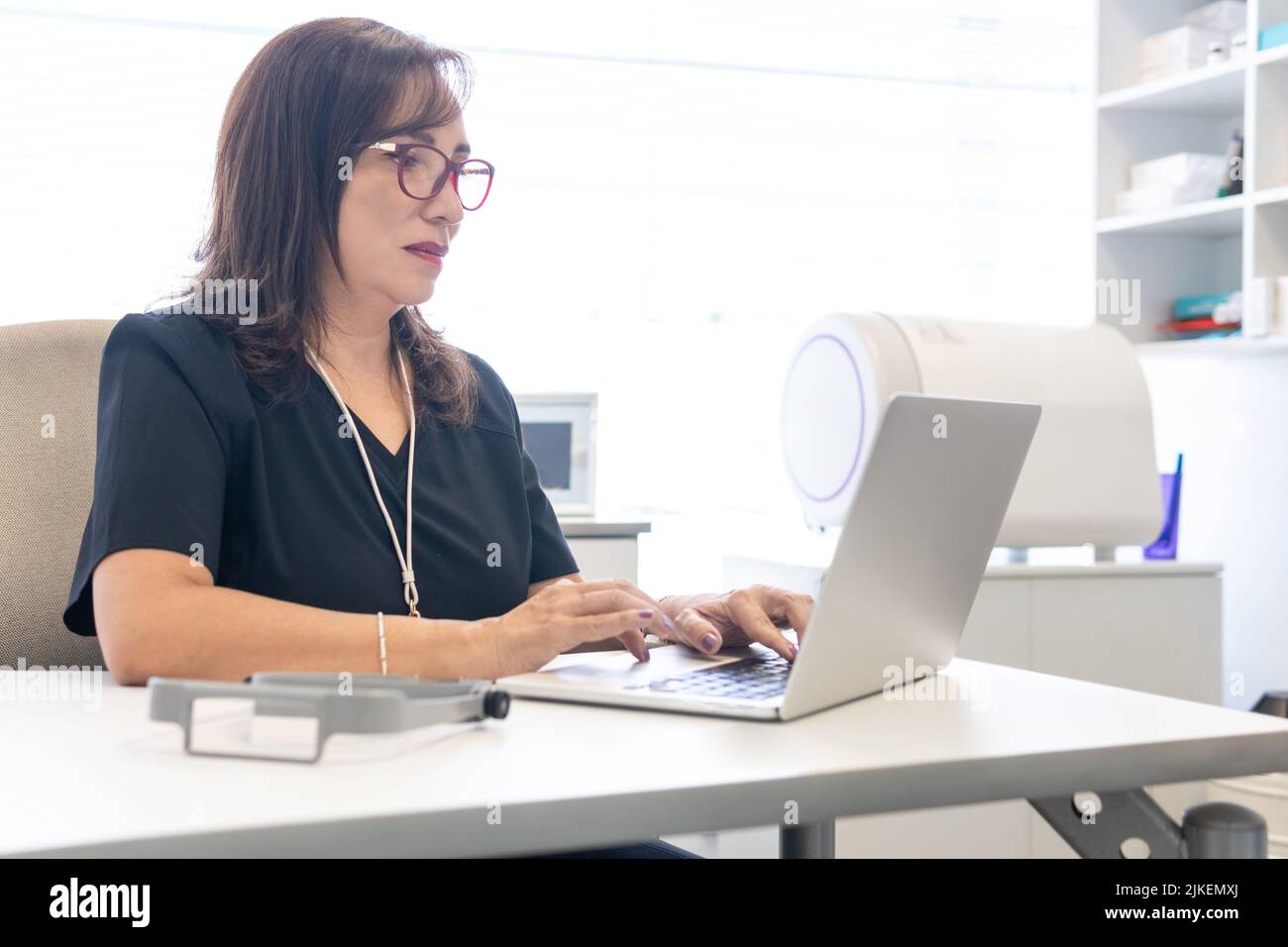 Doctor dermatologist hi-res stock photography and images - Alamy