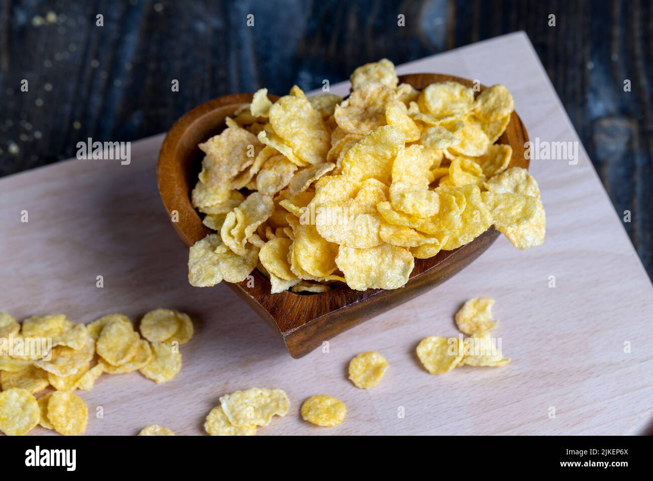 dry breakfast corn flakes of yellow color, preparation of corn dry ...