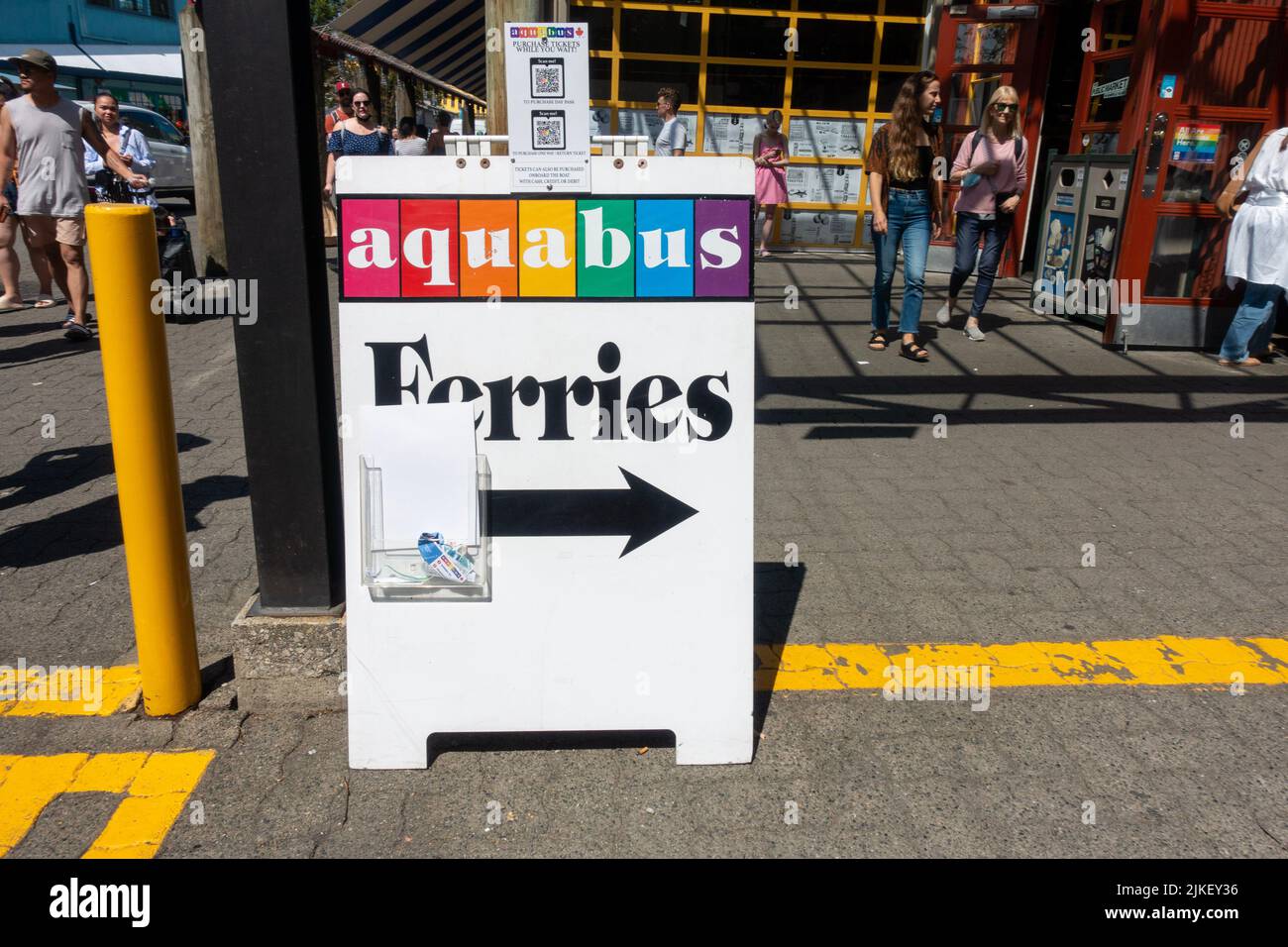 Aquabus Ferries direction signage Stock Photo - Alamy