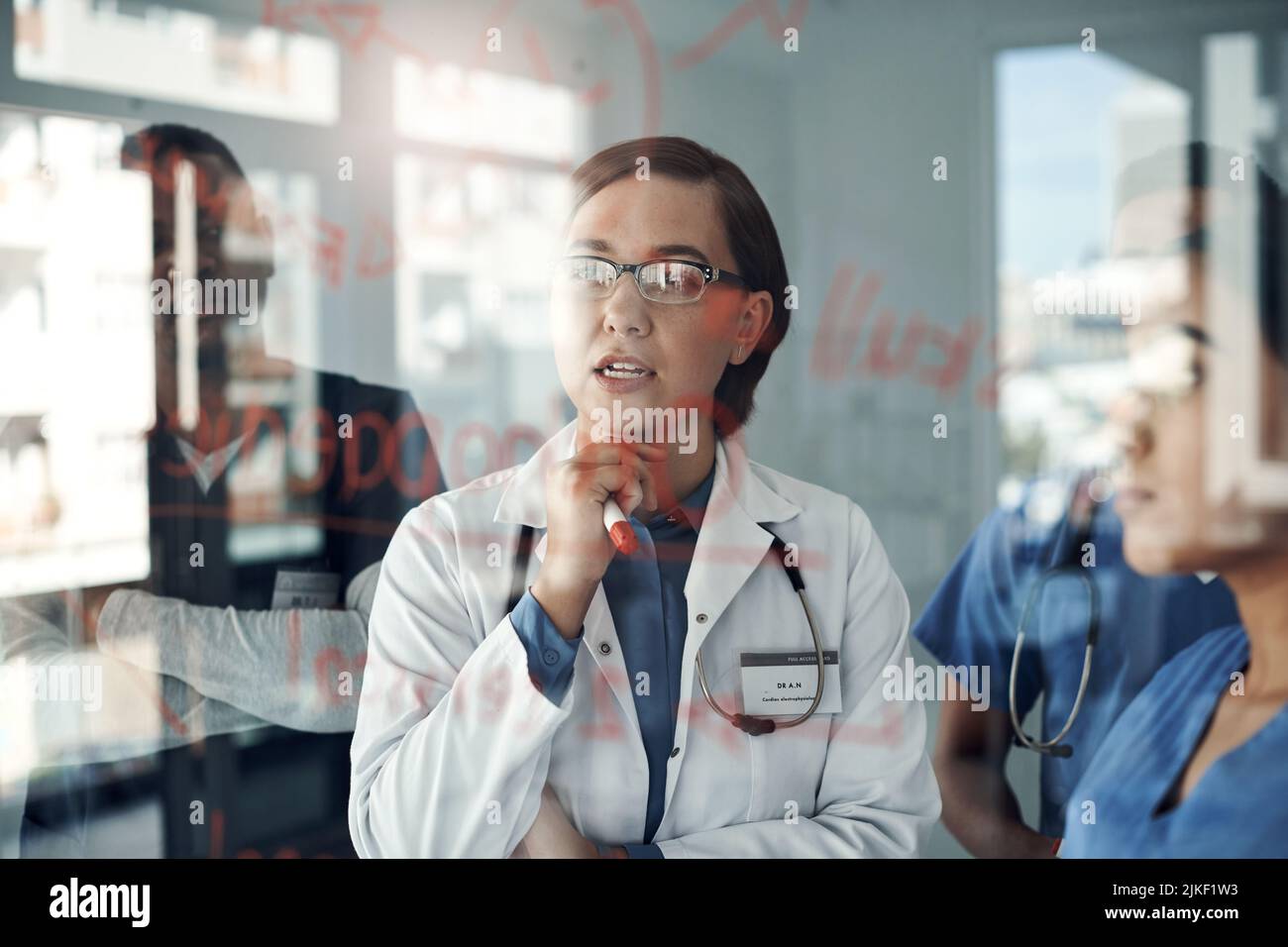 Teaching the surgeons of tomorrow. Shot a group of doctors discussing ...