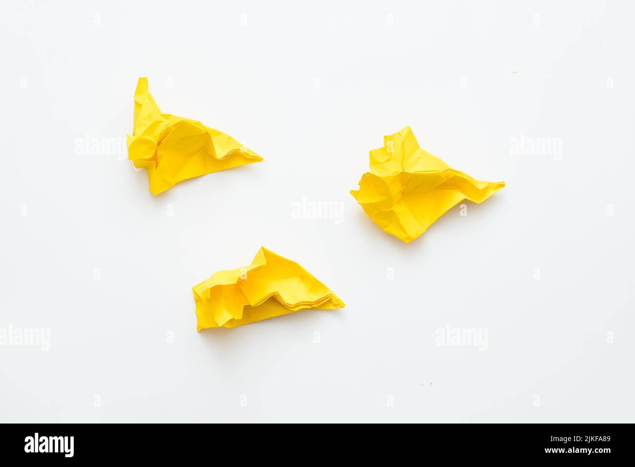 business loss failure yellow crushed paper planes Stock Photo - Alamy