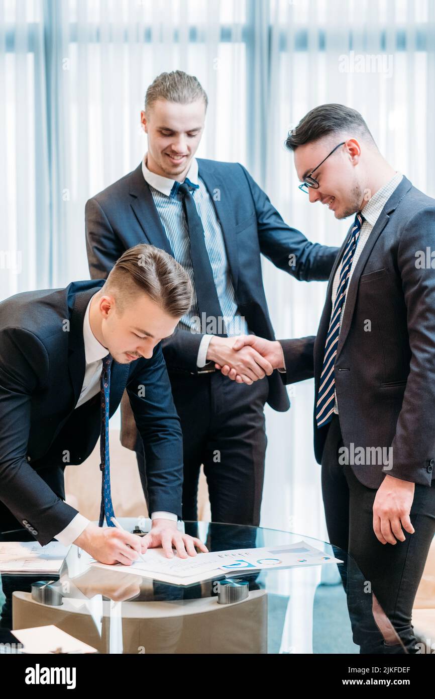 Business partner hi-res stock photography and images - Alamy