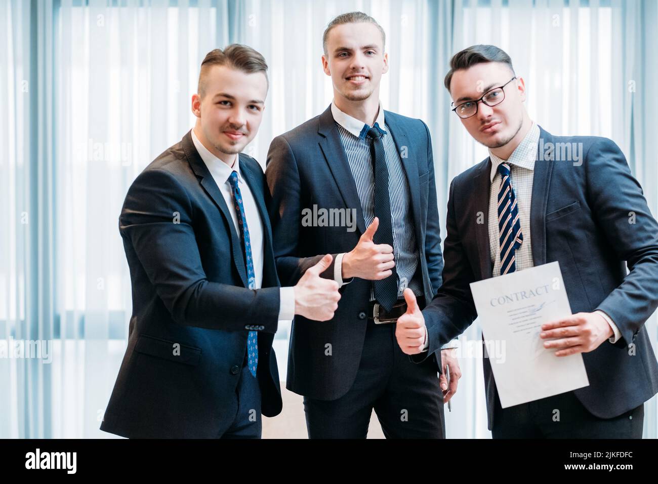 Contract success deal hi-res stock photography and images - Alamy