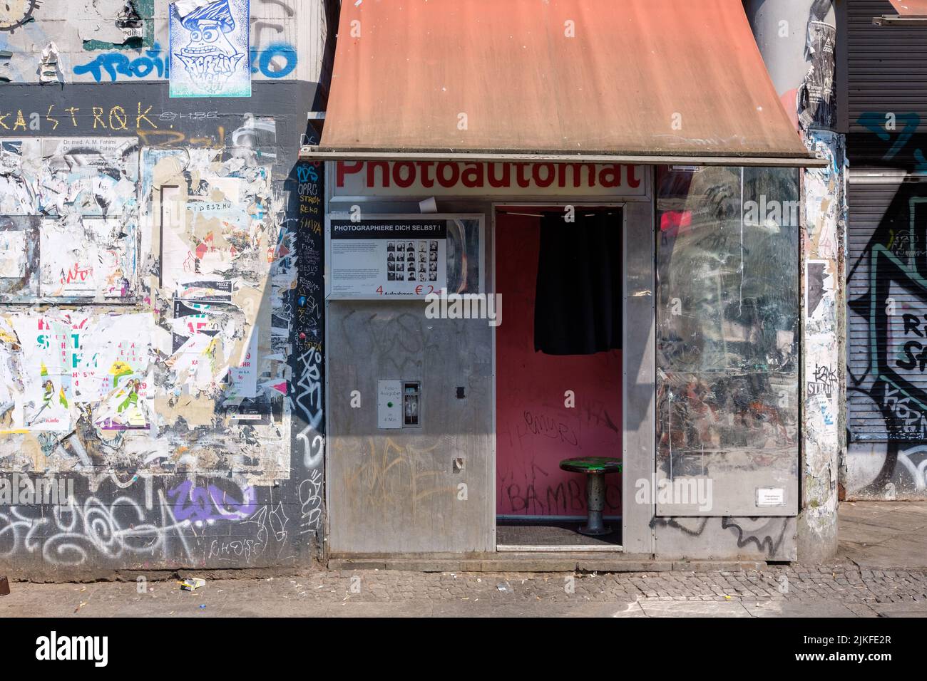 Coin operated booths hi-res stock photography and images - Alamy