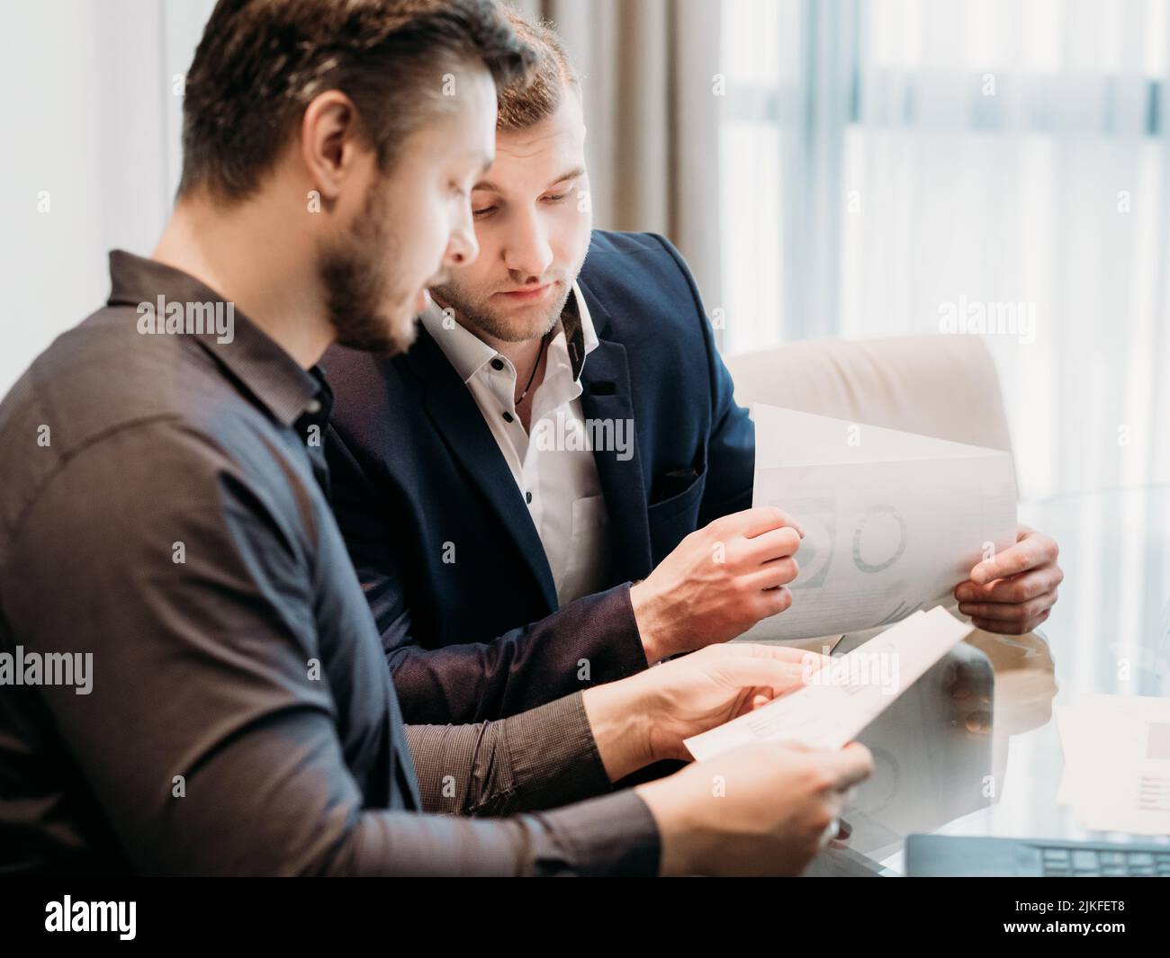 business team communication ideas discussion Stock Photo - Alamy