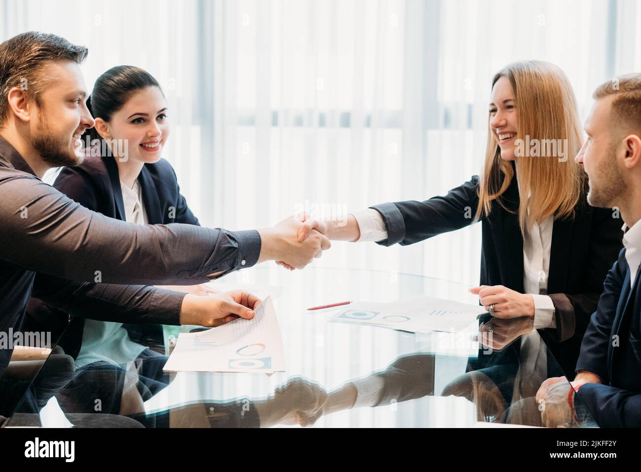 Shaking hands team sealing hi-res stock photography and images - Alamy