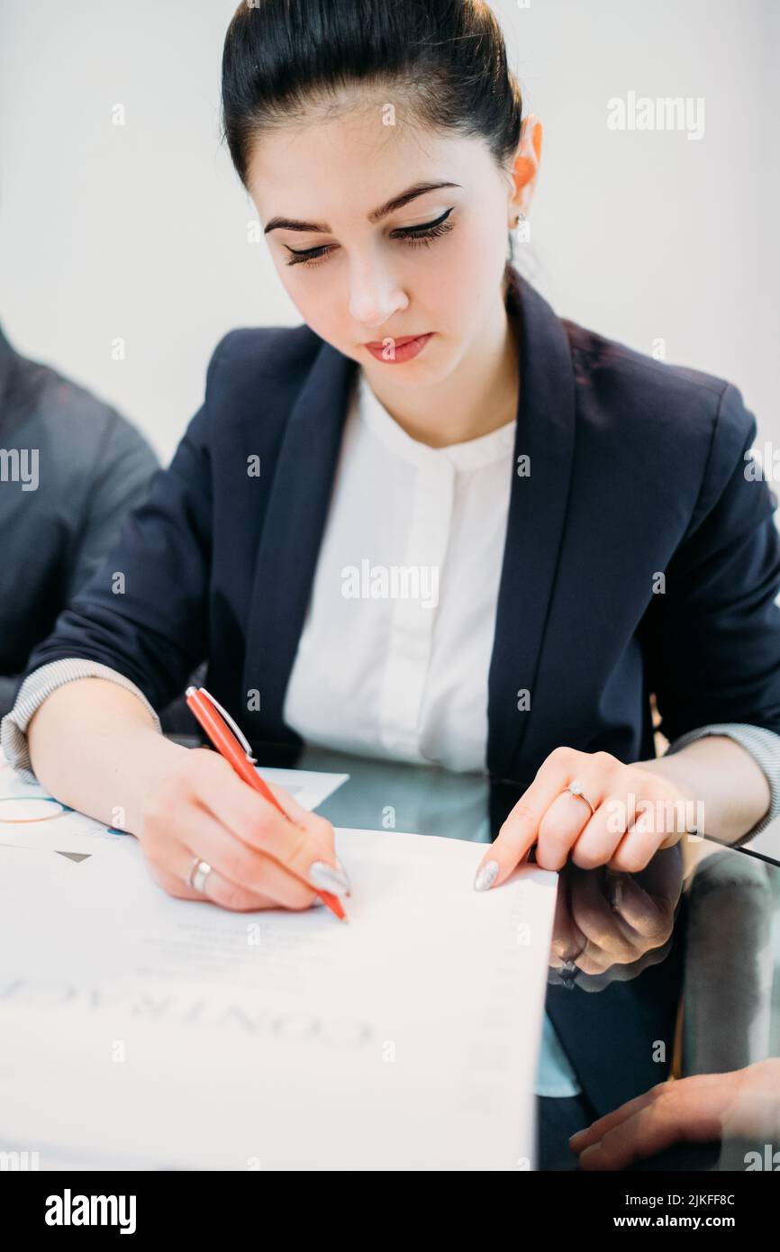 Woman signing form hi-res stock photography and images - Alamy