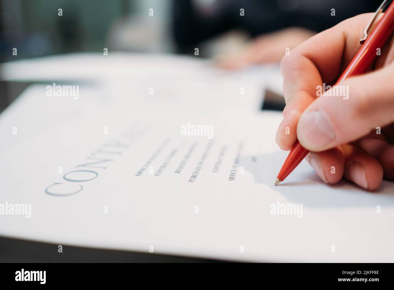 Hand signing contract hi-res stock photography and images - Alamy