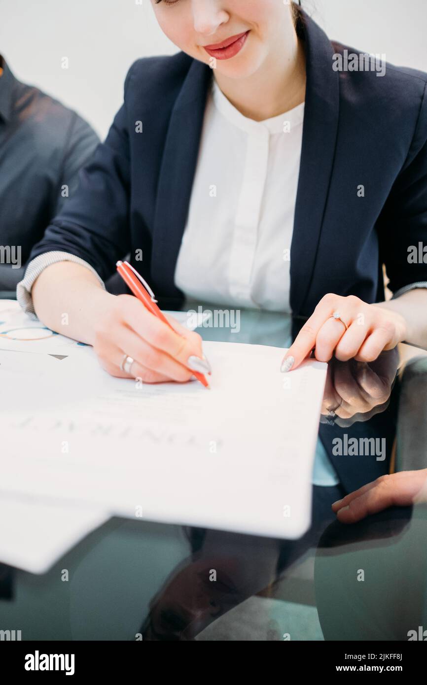contract sign business negotiation deal sealing Stock Photo - Alamy