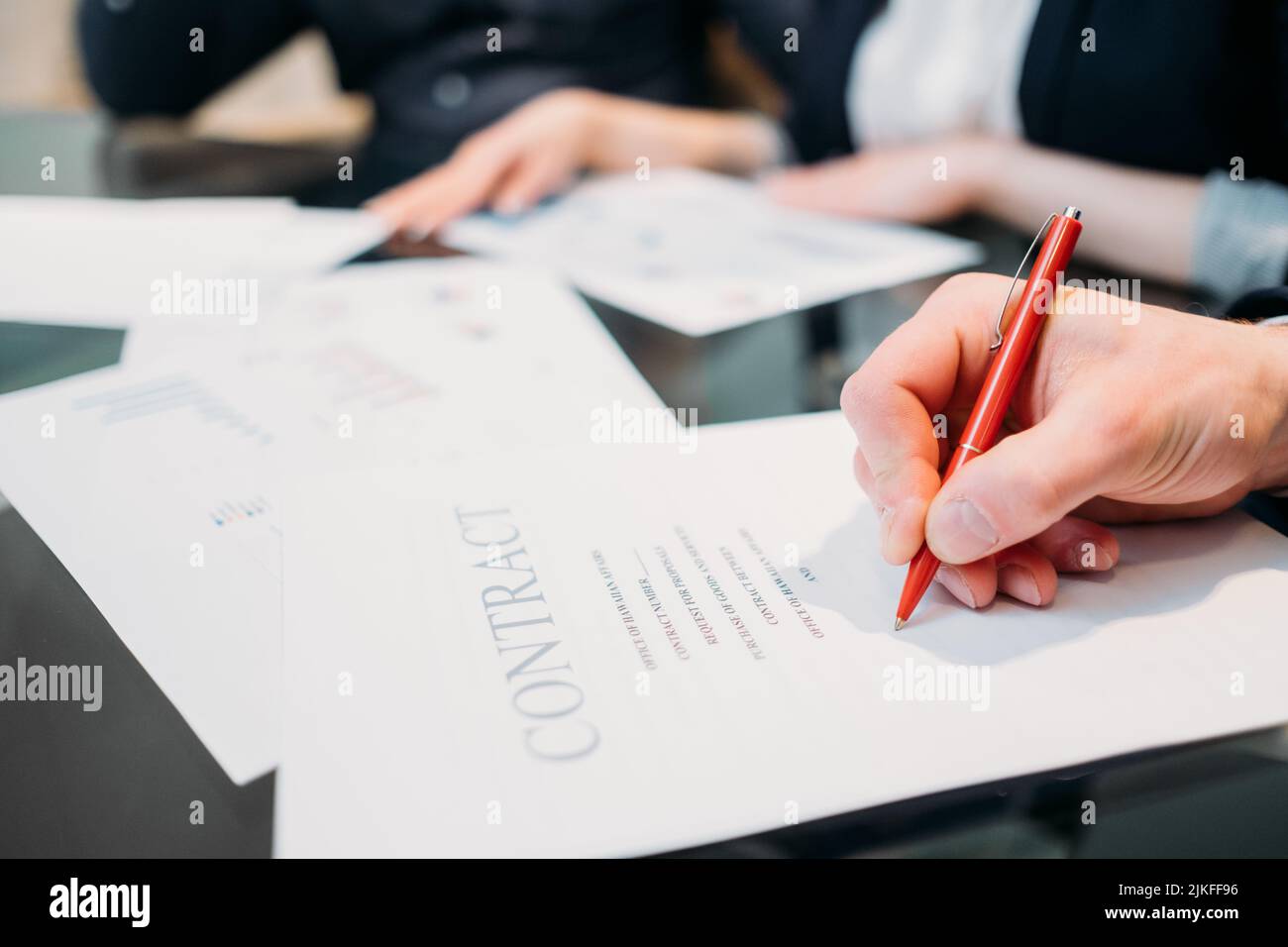 Contract success deal hi-res stock photography and images - Alamy