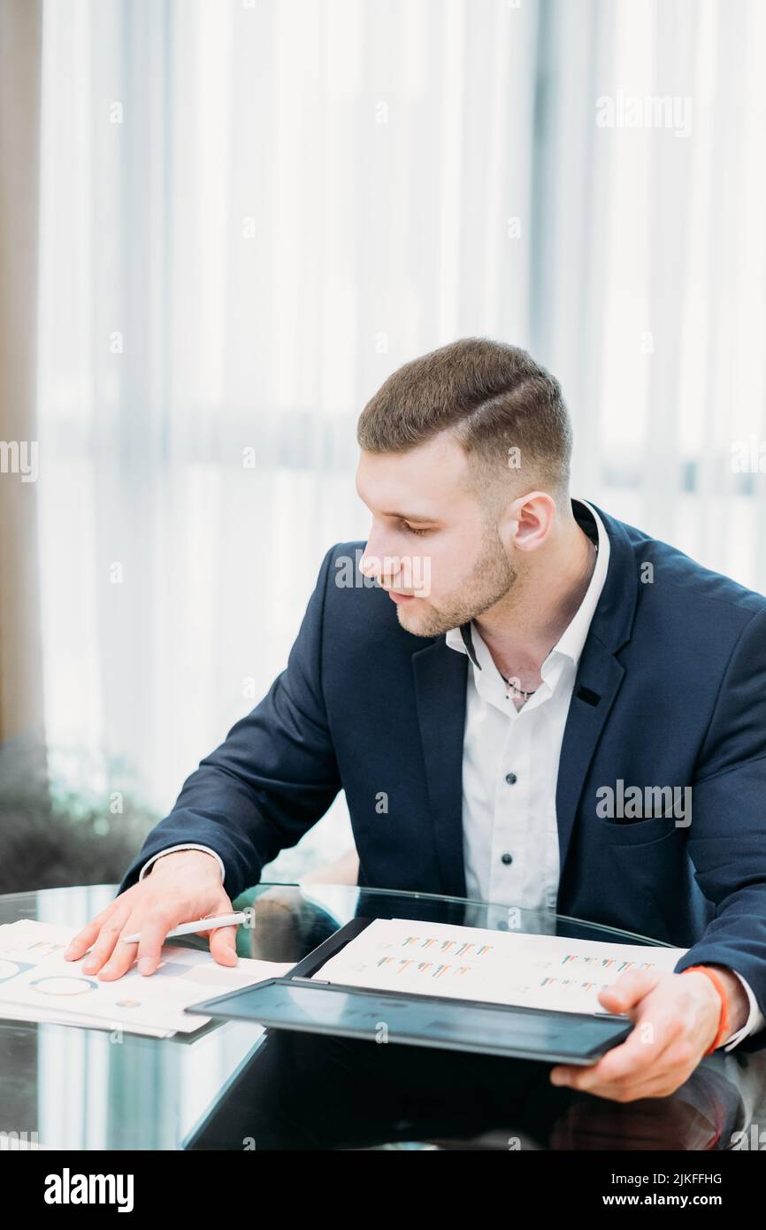 Manager review hi-res stock photography and images - Alamy