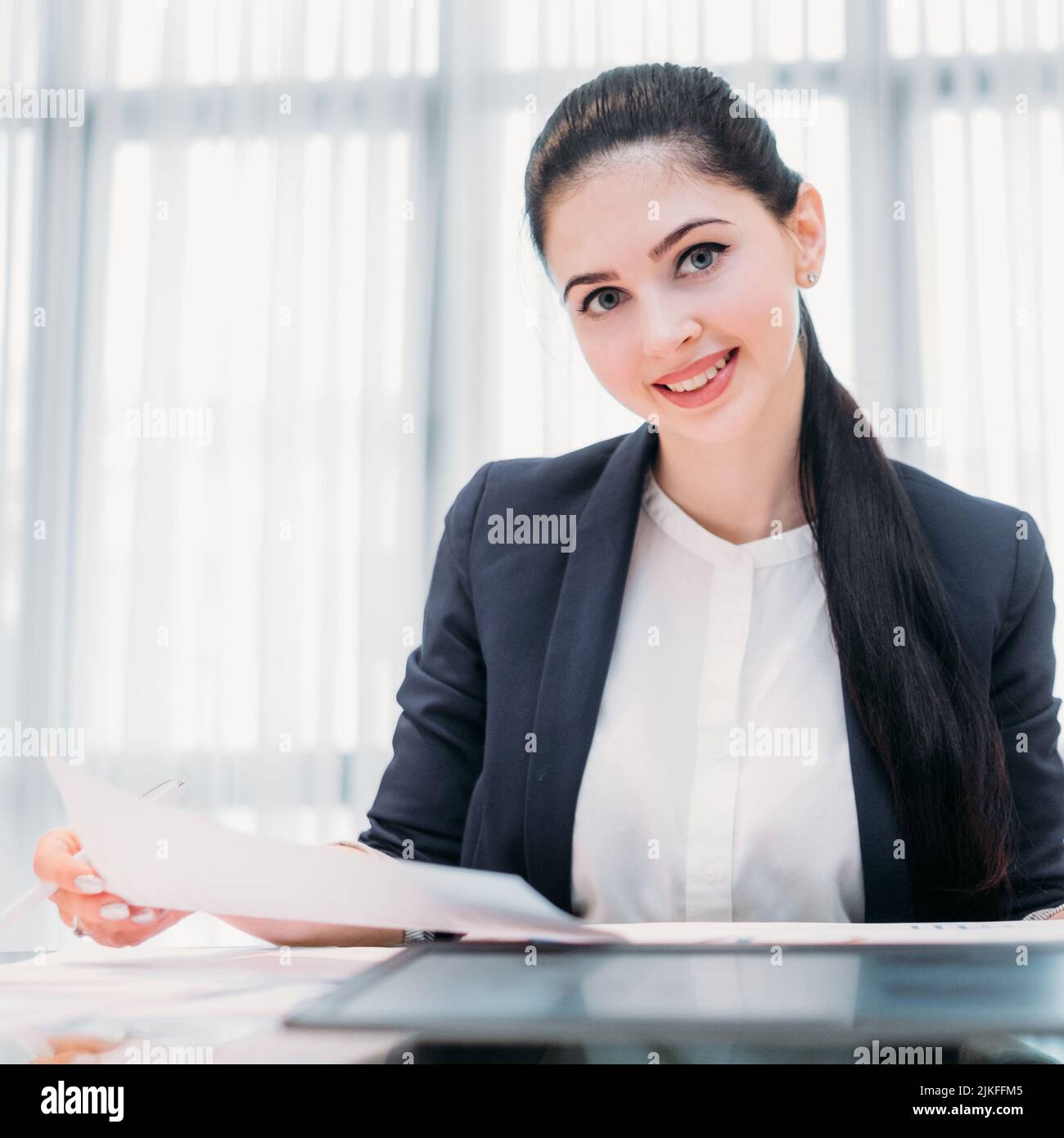 Office manager hi-res stock photography and images - Alamy