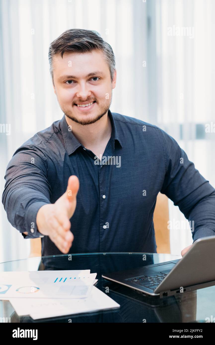 Welcoming gesture hi-res stock photography and images - Alamy