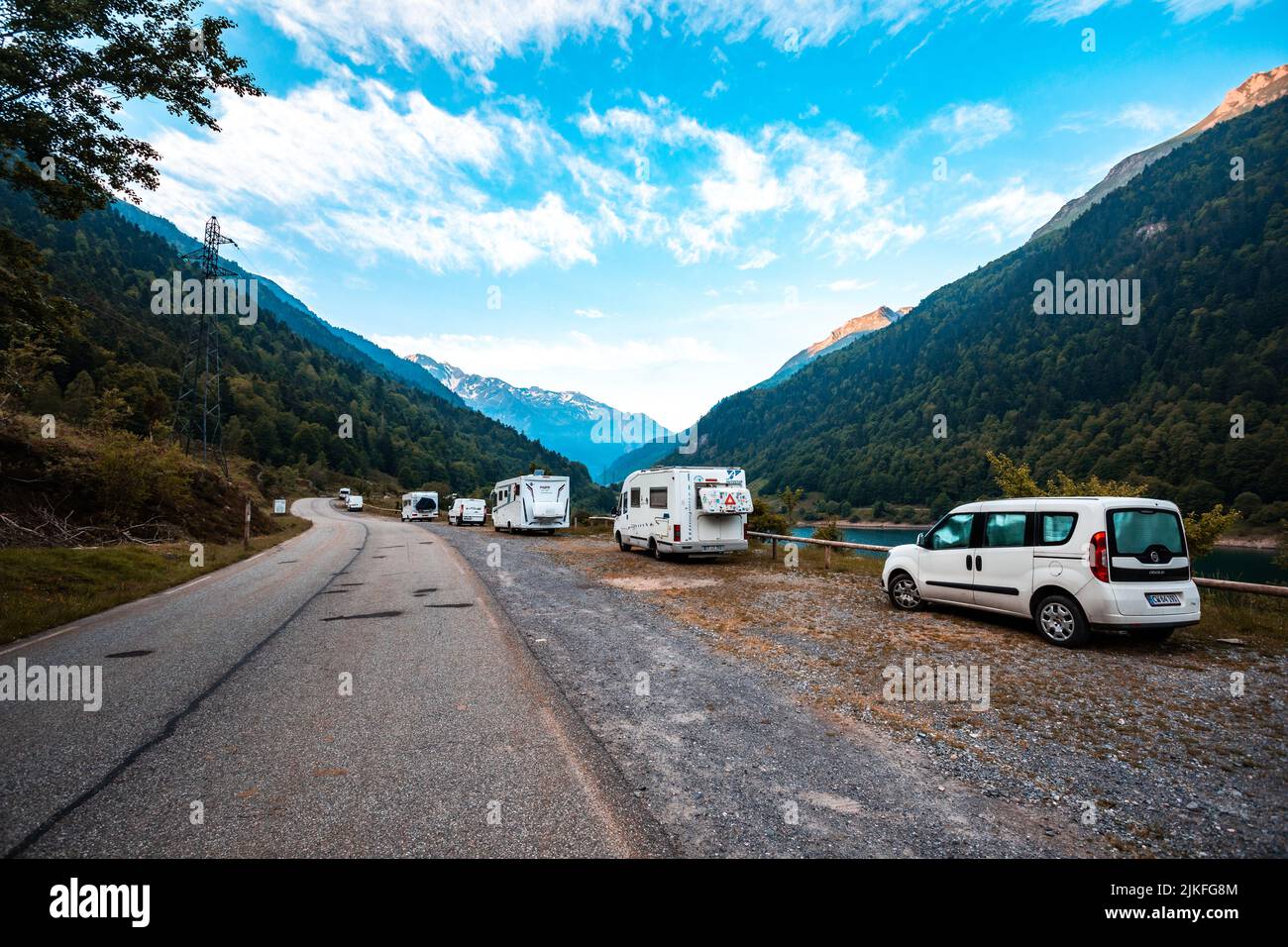 Campers parked hi-res stock photography and images - Alamy