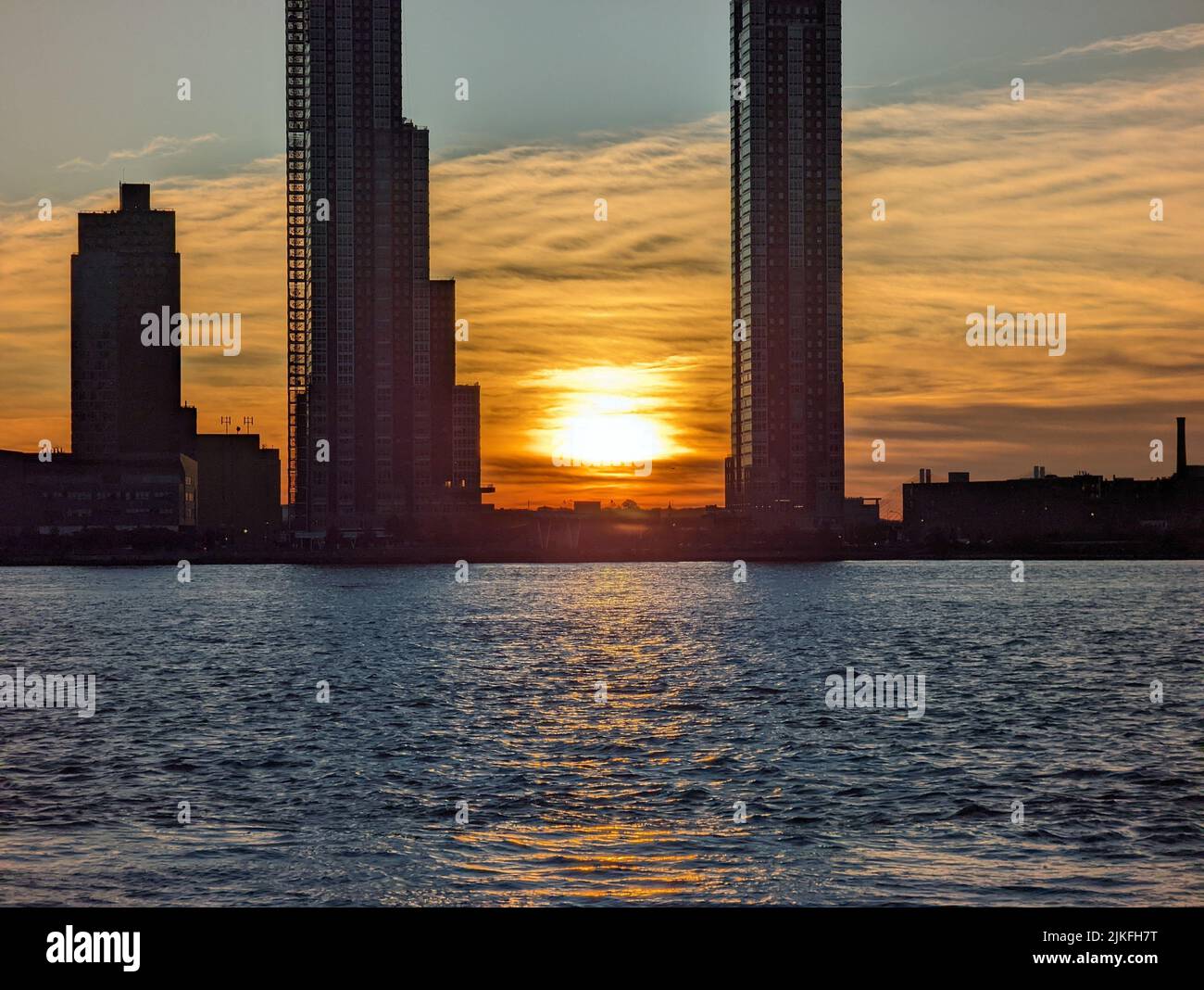 Dramatic skyscrapers hi-res stock photography and images - Alamy