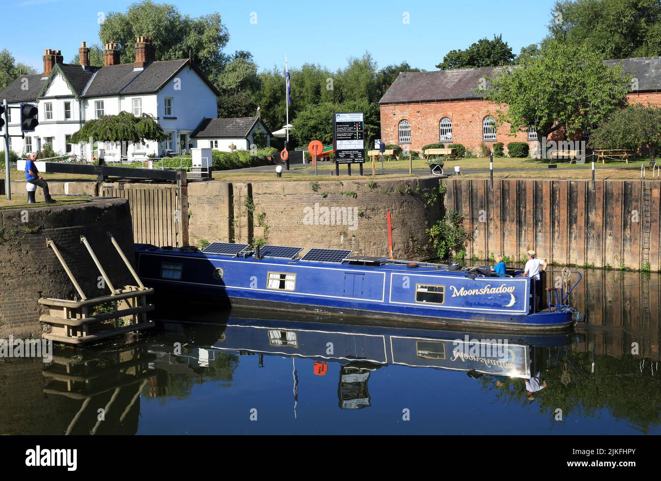 Narrow boat entering Diglis lock on the river Severn at Worcester, England, UK Stock Photo - Alamy