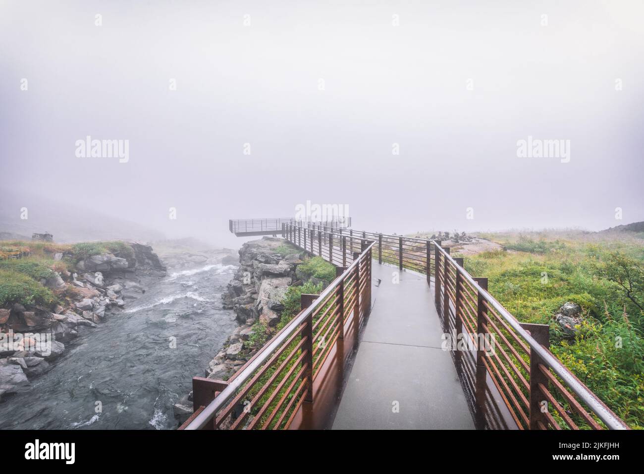 Trollstigen - The Trolls Path rest stop path to the Observation deck ...