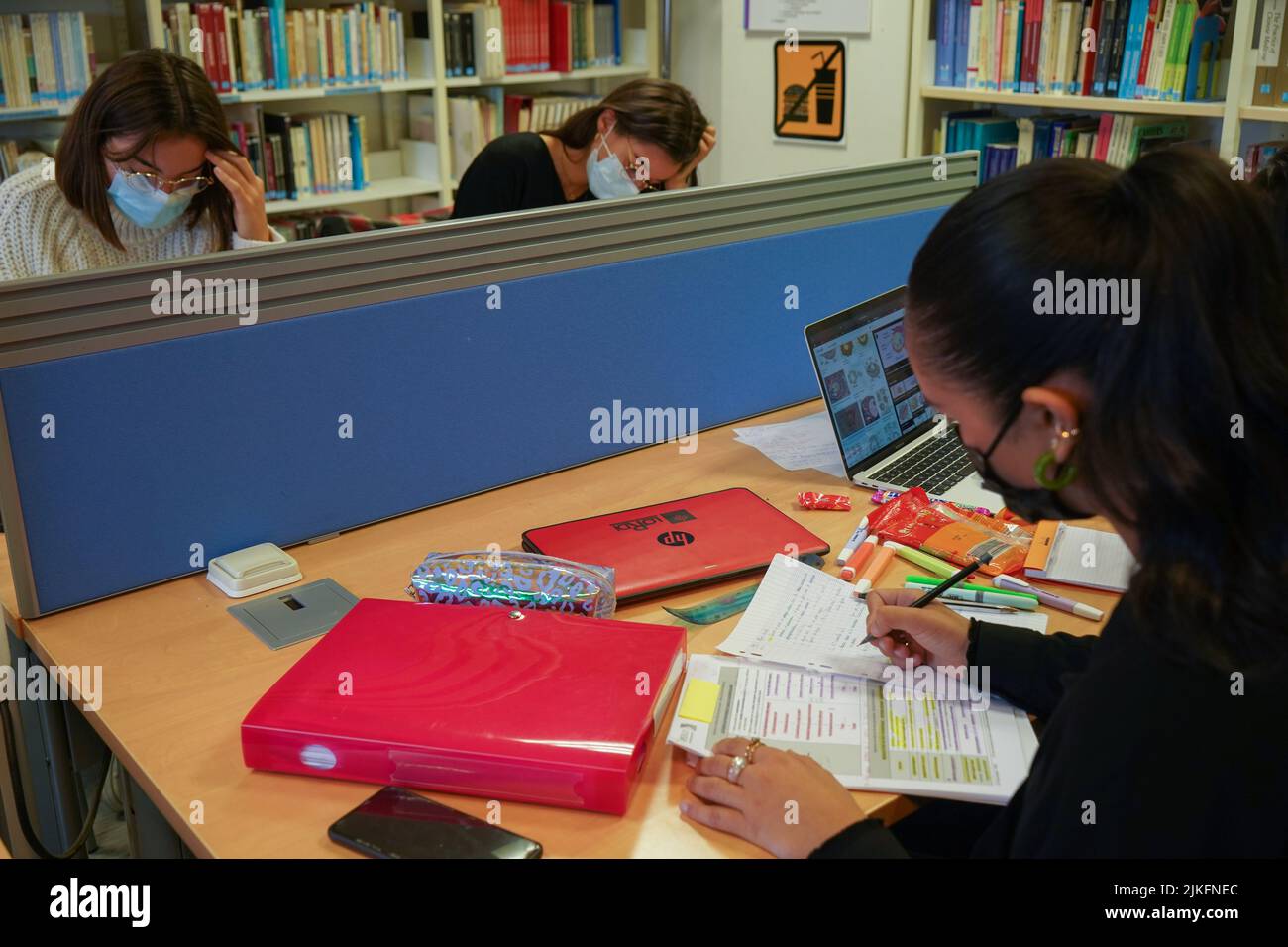 Students in the study room at the university library Stock Photo - Alamy