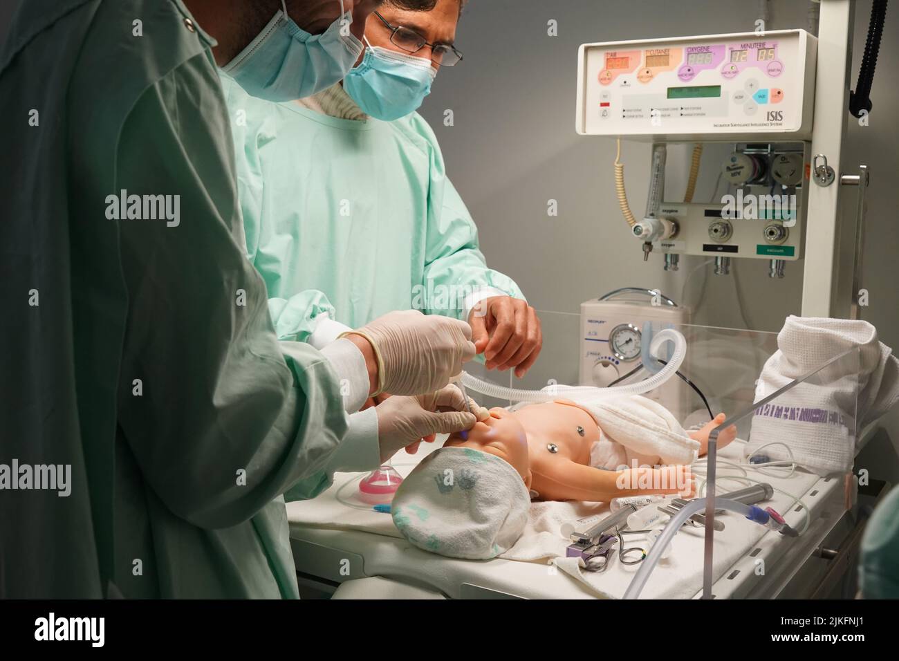 Pediatric resuscitation simulation workshop at the Nimes Faculty of ...