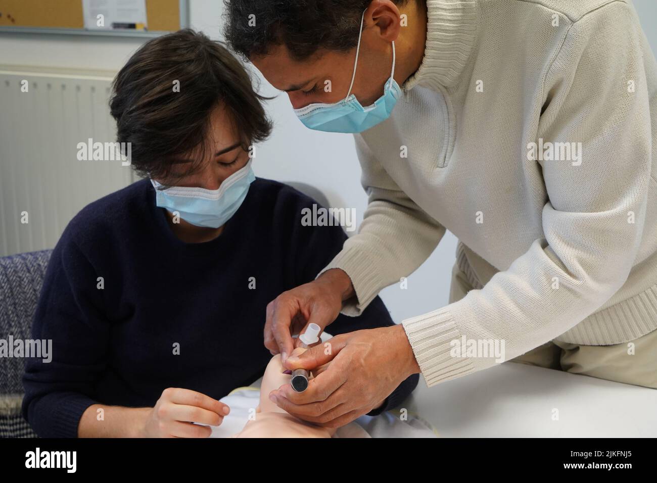Pediatric resuscitation simulation workshop at the Nimes Faculty of ...