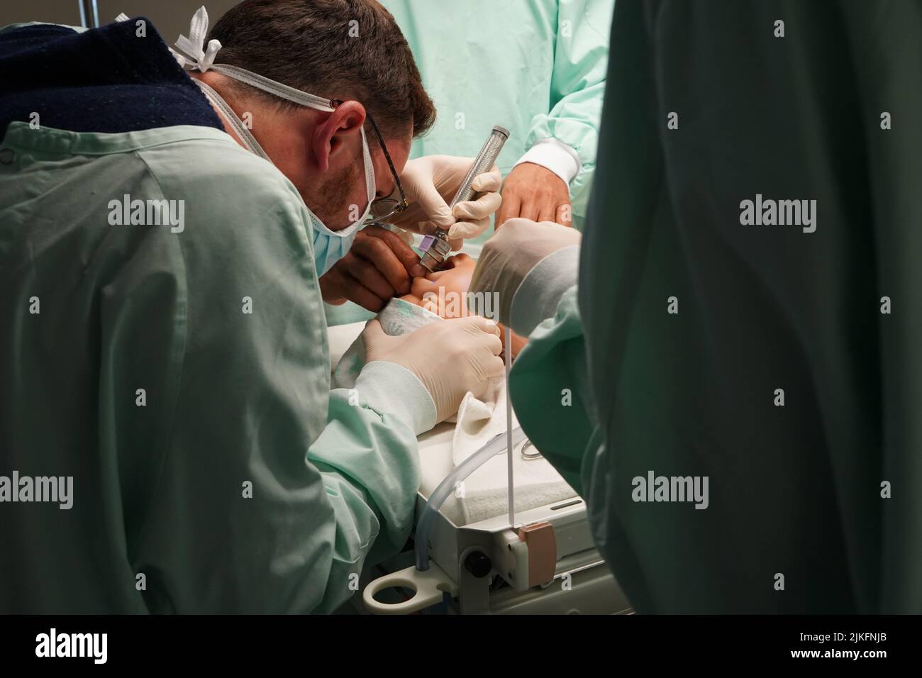Pediatric resuscitation simulation workshop at the Nimes Faculty of ...