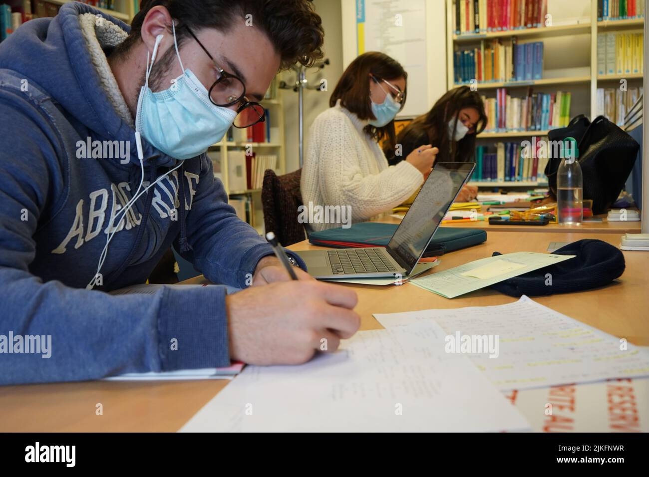 Students in the study room at the university library Stock Photo - Alamy