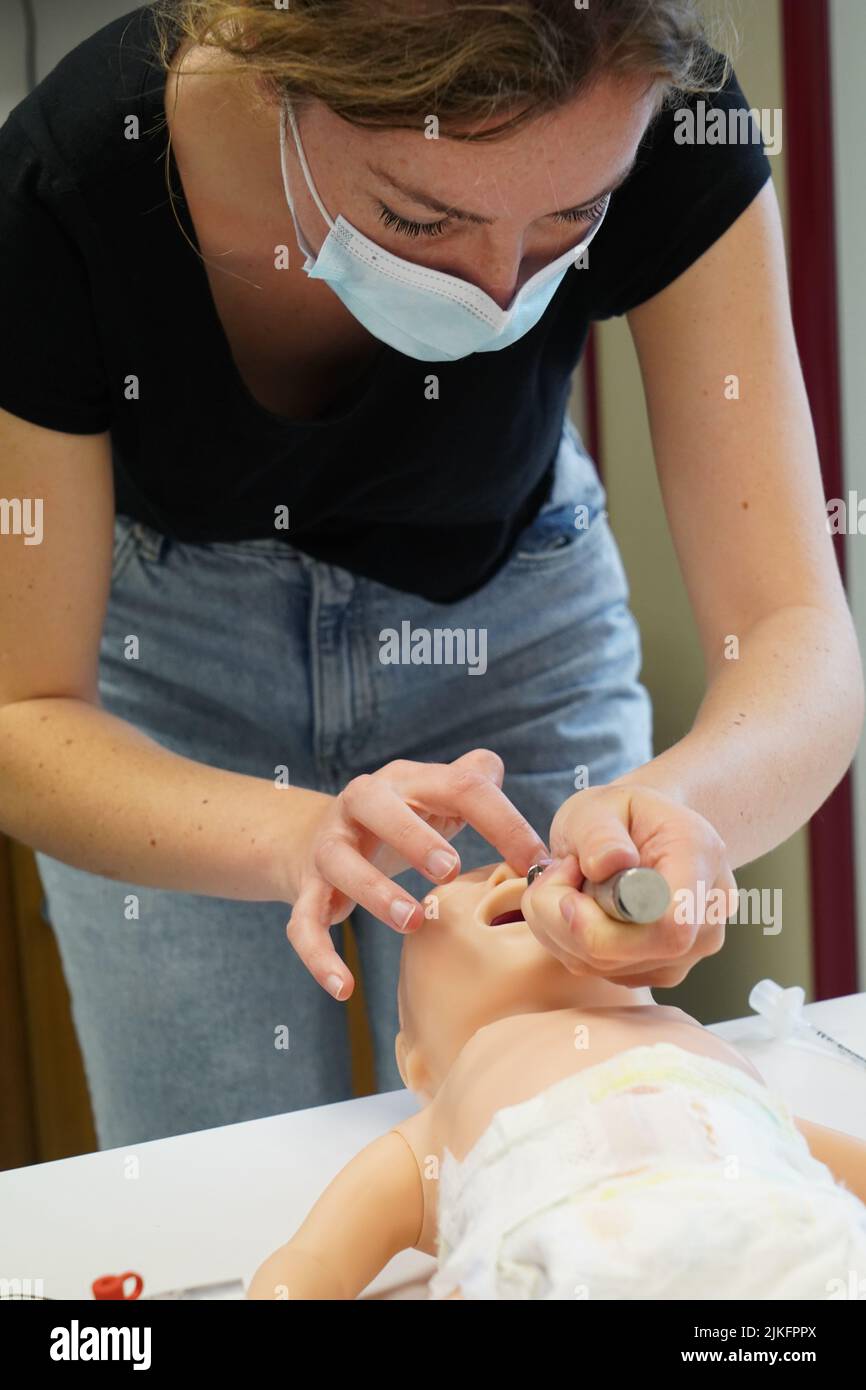 Intubation pediatric hi-res stock photography and images - Alamy