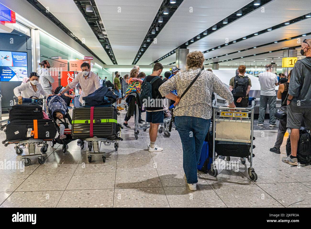 Baggage trolley heathrow airport hi-res stock photography and images ...
