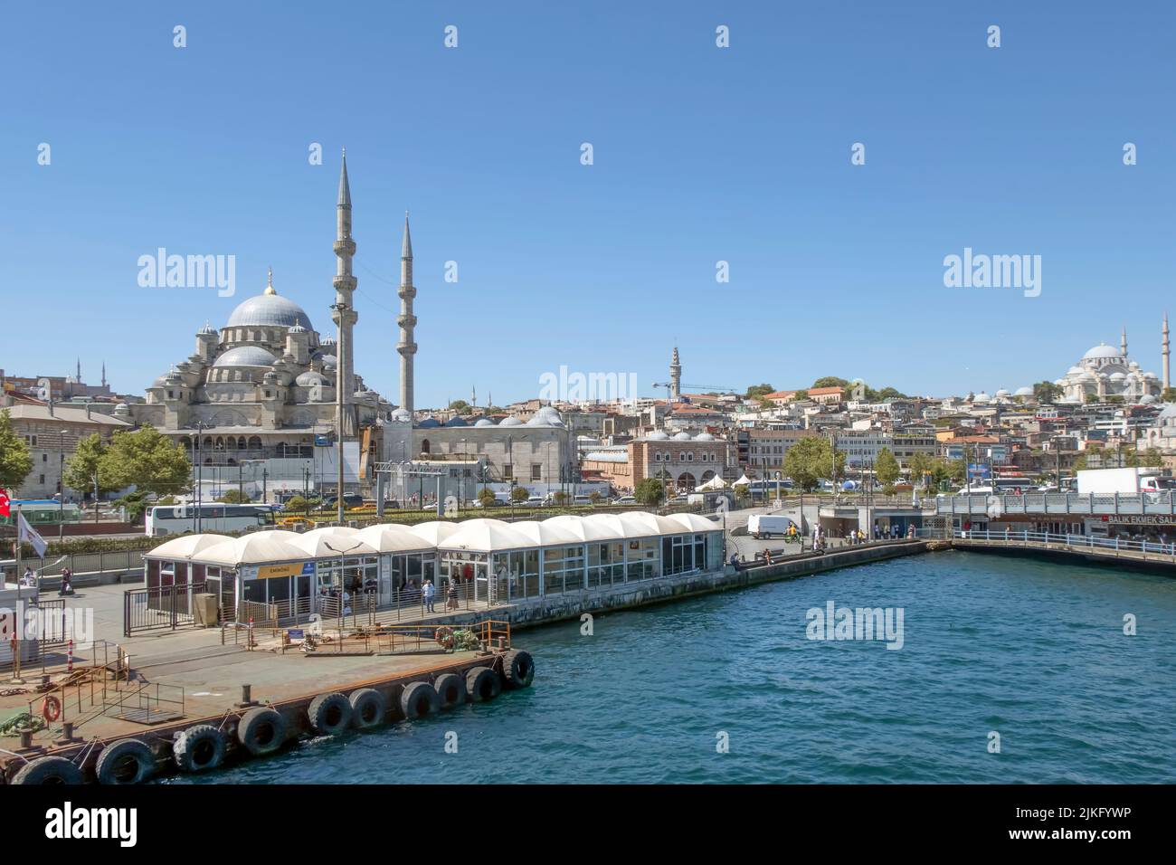The view of the Bosphorus with the New Mosque in the background ...