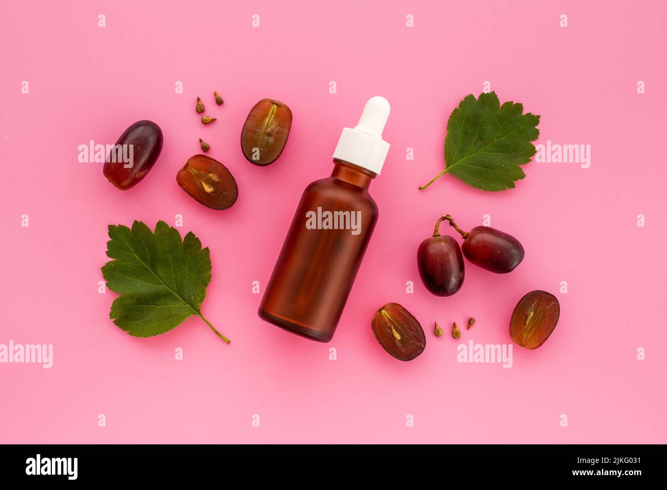 Skin care organic cosmetic - grape seed oil with grapes berries Stock ...