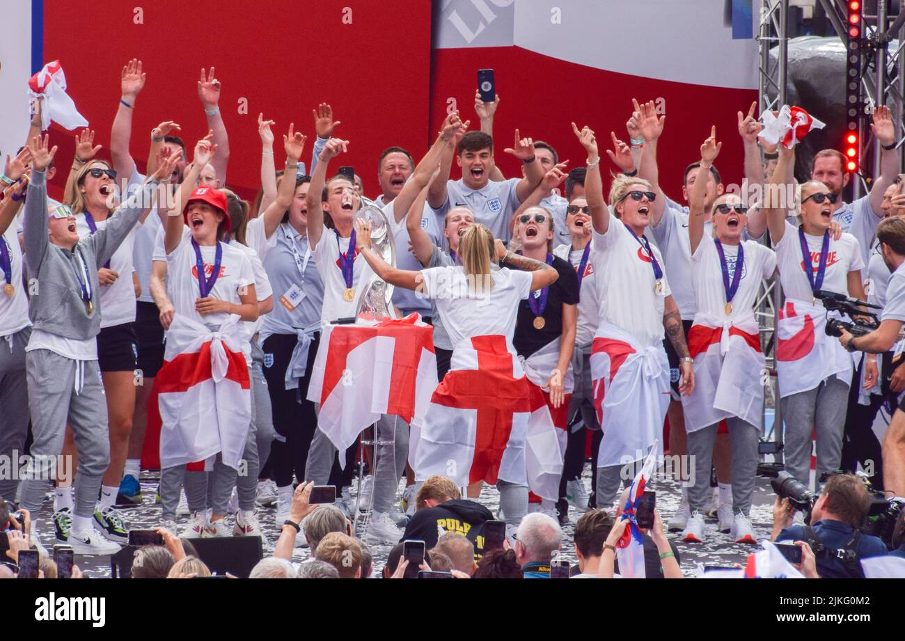 London, UK. 1st August 2022. Rachel Daly sings as the Lionesses ...