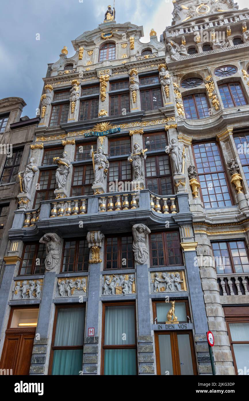 Maison du Renard (House of the Fox) on the Grand Place, Brussels ...