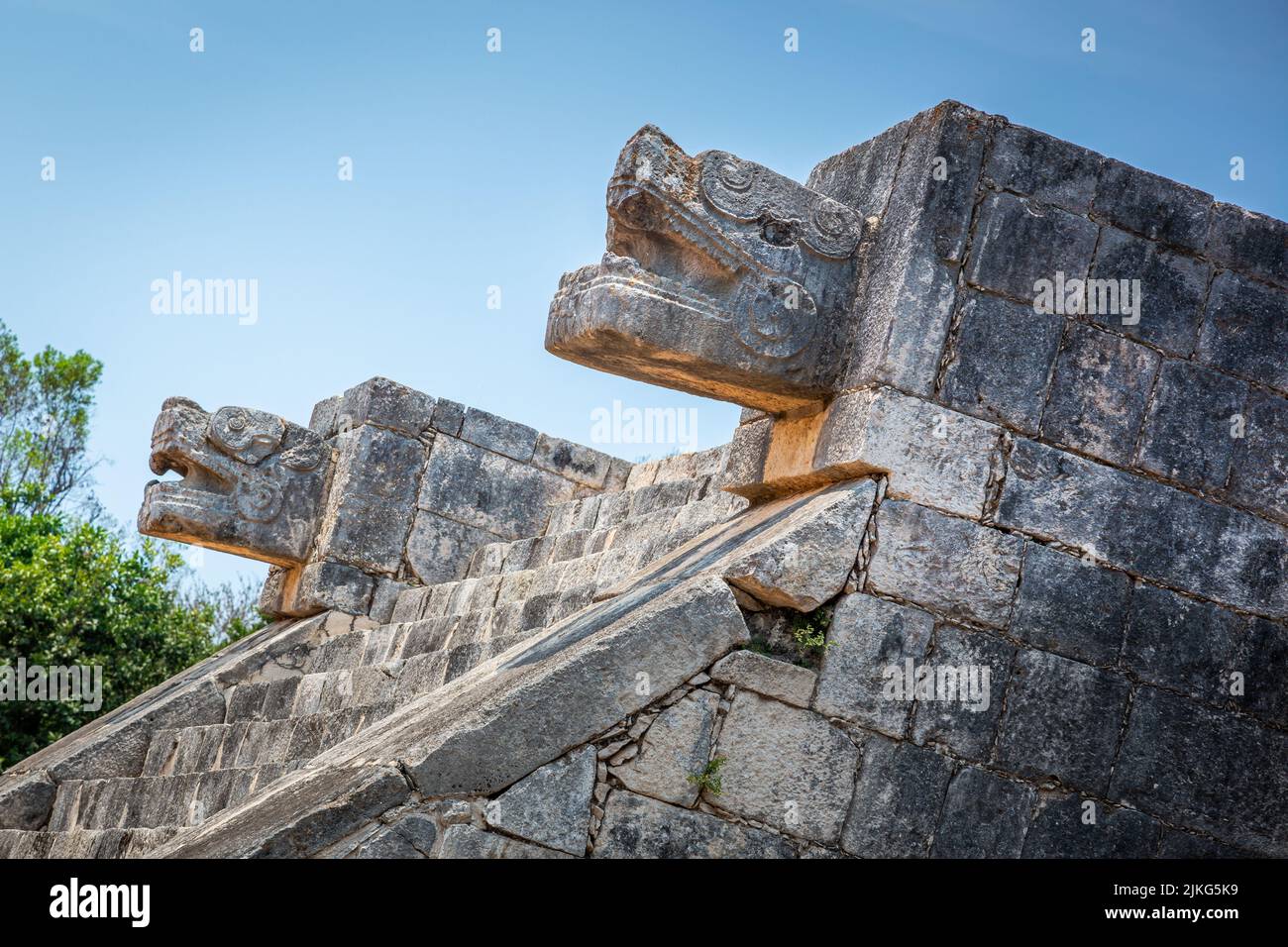 Chichen Itza kukulcan pyramid old ruin, Ancient Mayan civilization ...