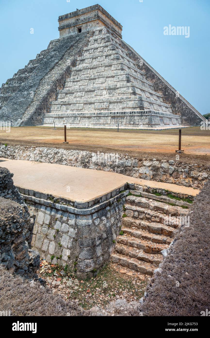 Chichen Itza kukulcan pyramid old ruin, Ancient Mayan civilization ...