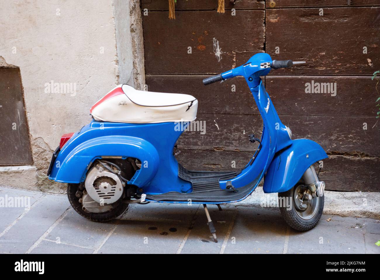 Piaggio vespa hi-res stock photography and images - Alamy