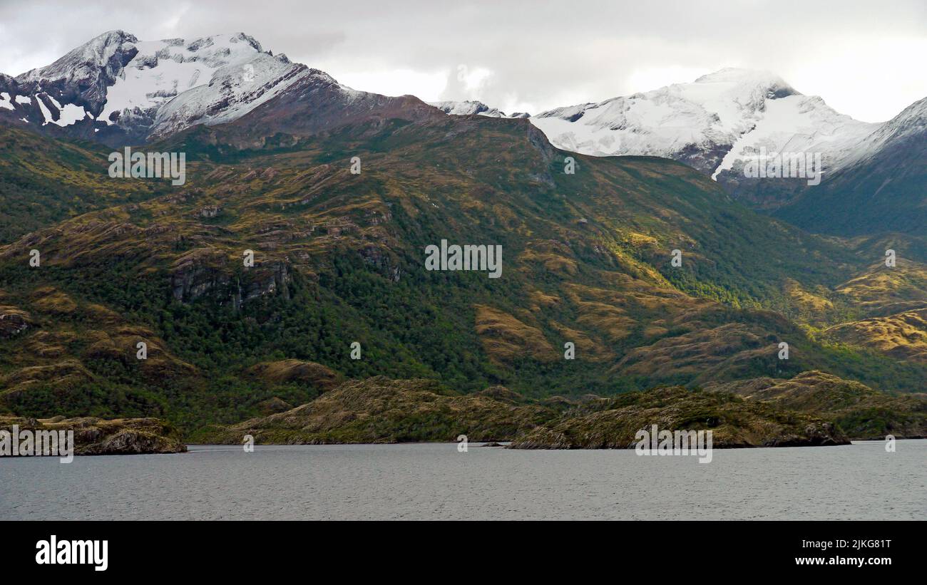 New snow in midsummer 3. Patagonian Channels, Chile, 2011-01-25 09:25 ...