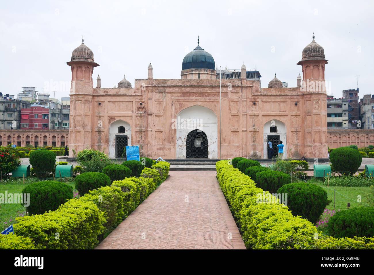 Bangladesh old mosque dhaka lalbagh hi-res stock photography and images ...
