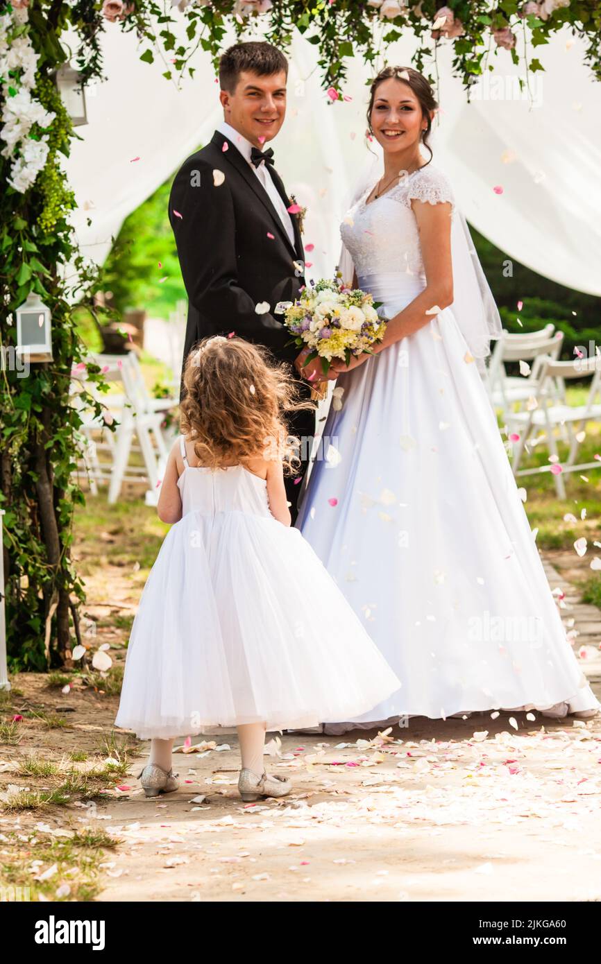 Wedding flying rose petals from kids at ceremony Stock Photo - Alamy