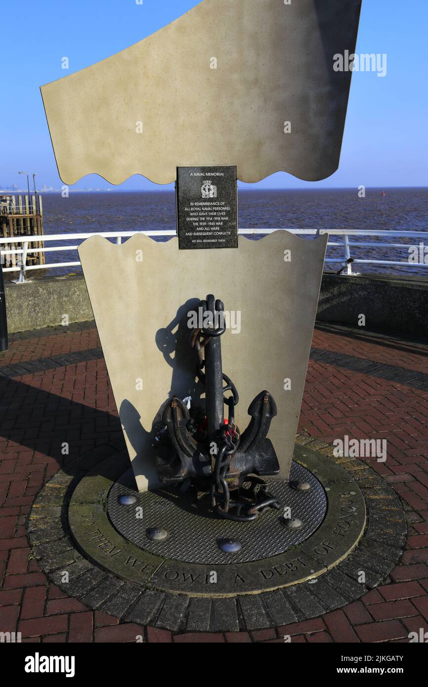 Statues in hull hi-res stock photography and images - Alamy