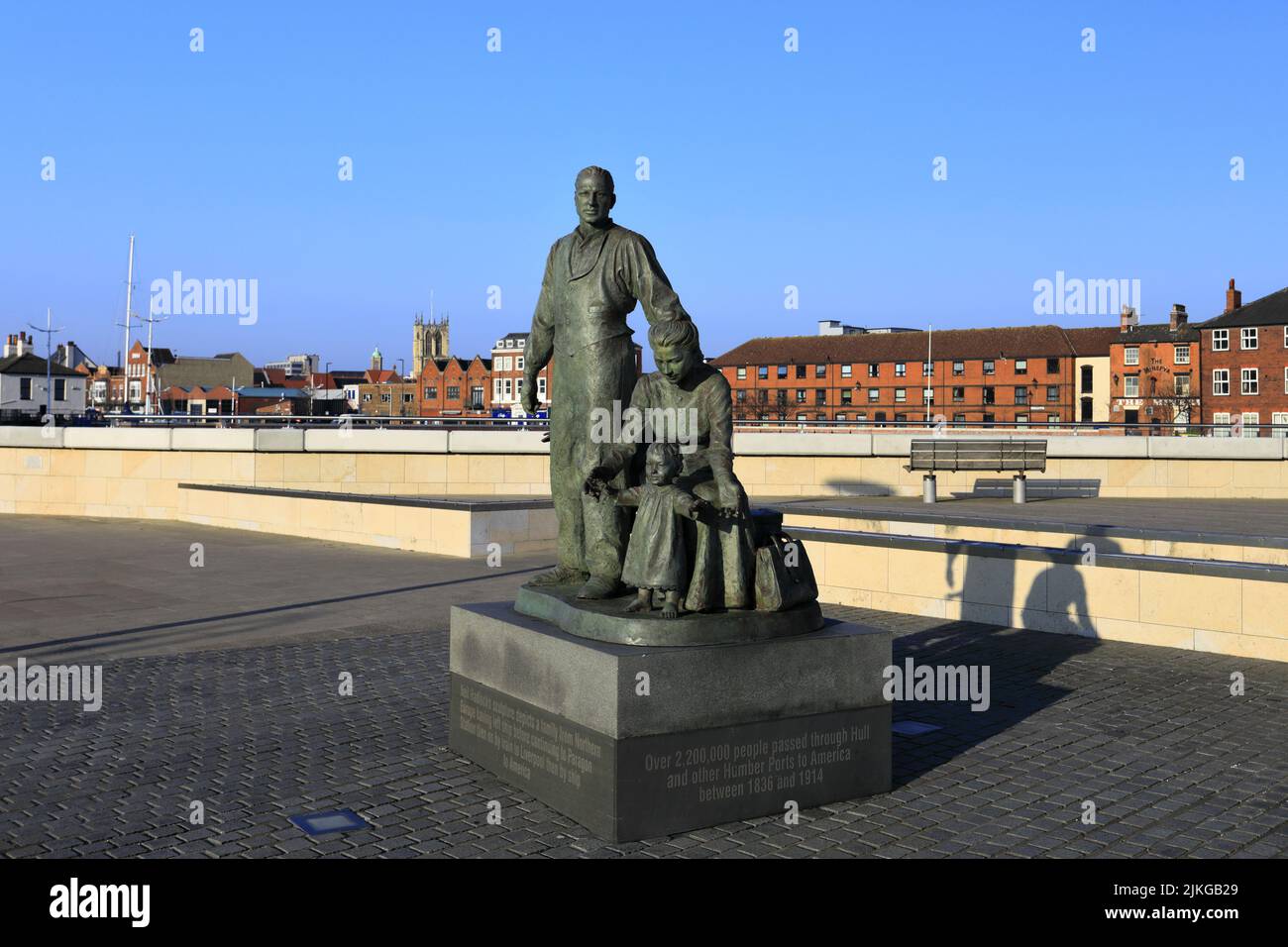 Pioneers statue hull hi-res stock photography and images - Alamy