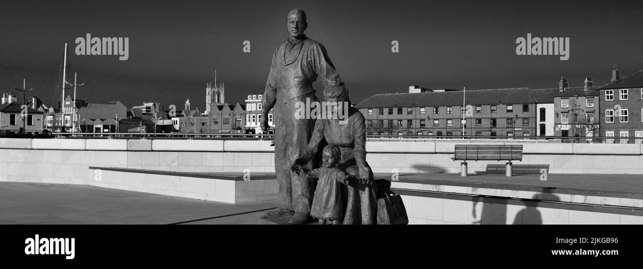 The Pioneers statue, Hull Marina, Kingston-upon-Hull, East Riding of ...