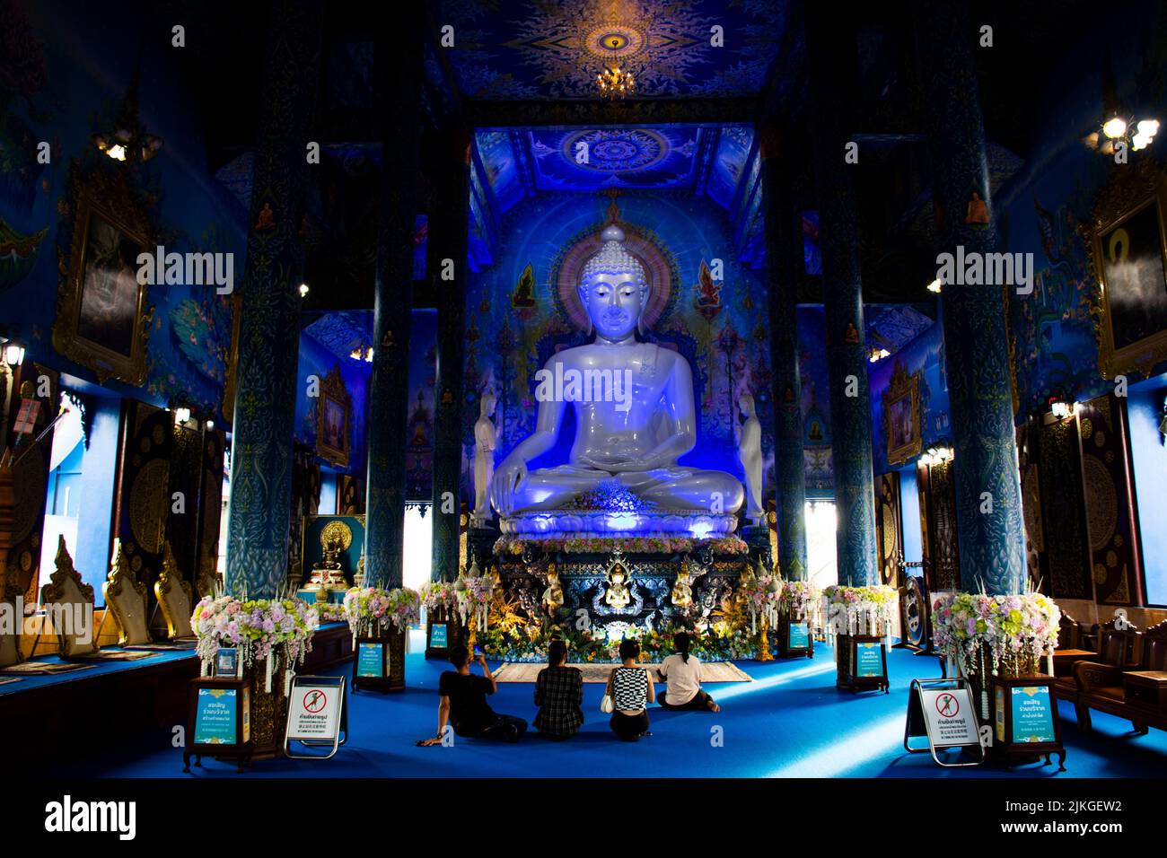 Thai people and foreign travelers travel visit and respect praying ...